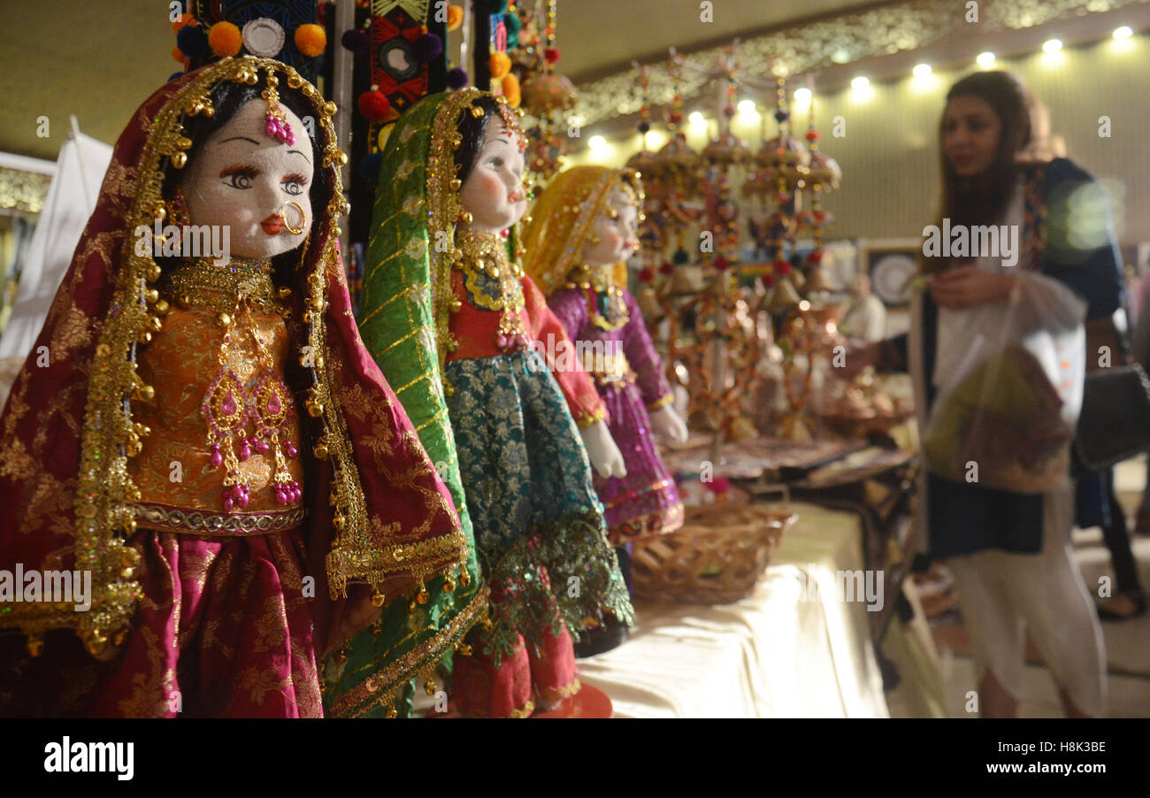 Lahore, Pakistan. 13th Nov, 2016. Pakistani visitors taking interest in ...