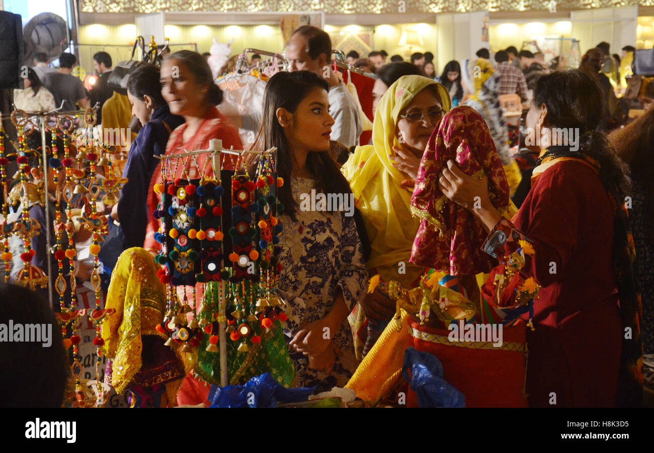 Pakistani textiles hi-res stock photography and images - Alamy