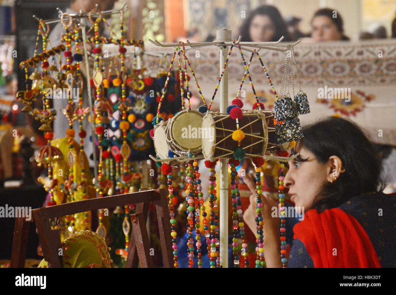 Lahore, Pakistan. 13th Nov, 2016. Pakistani visitors taking interest in ...
