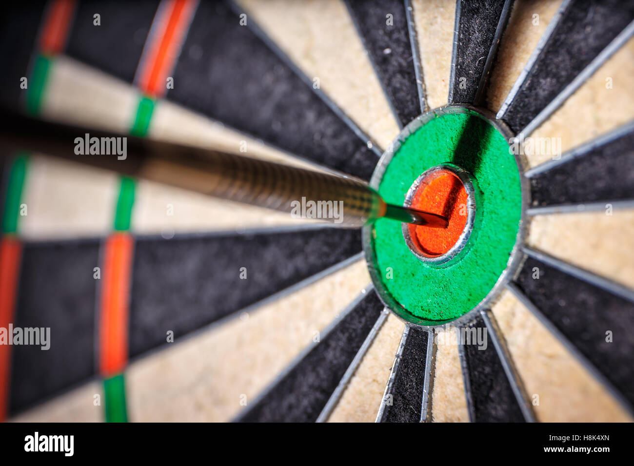 the darts in bull's eye, close up Stock Photo - Alamy