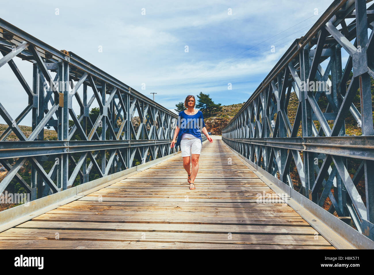 Wood truss steel beams hi-res stock photography and images - Alamy