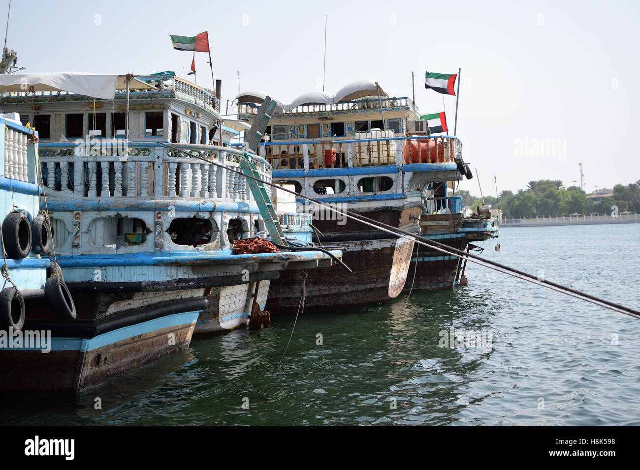 Dubai cargo ships hi-res stock photography and images - Alamy