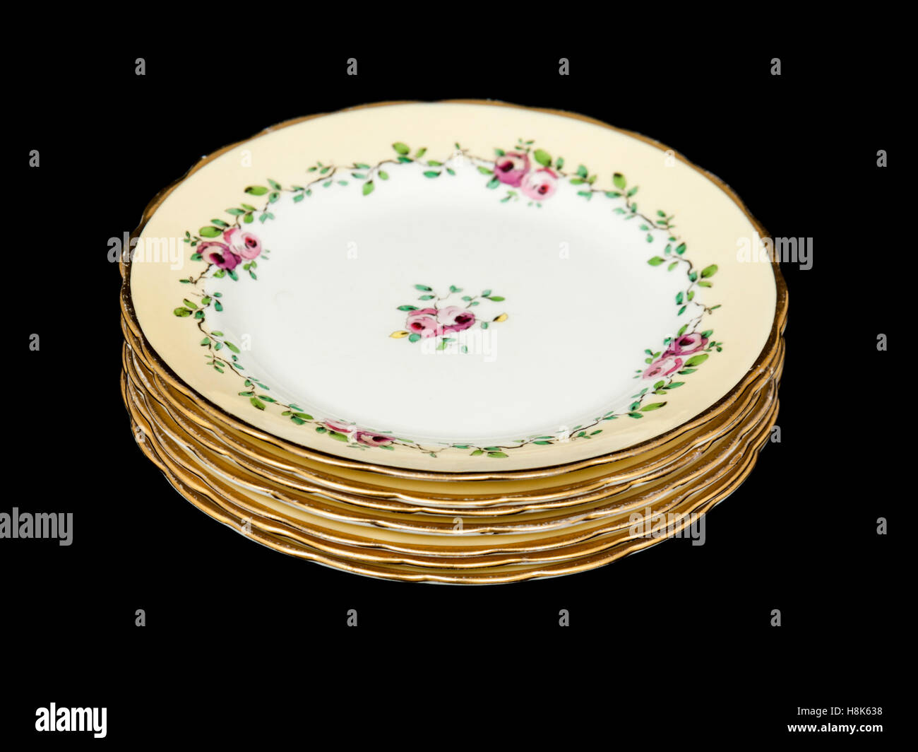 Vintage dinner plates hi-res stock photography and images - Alamy