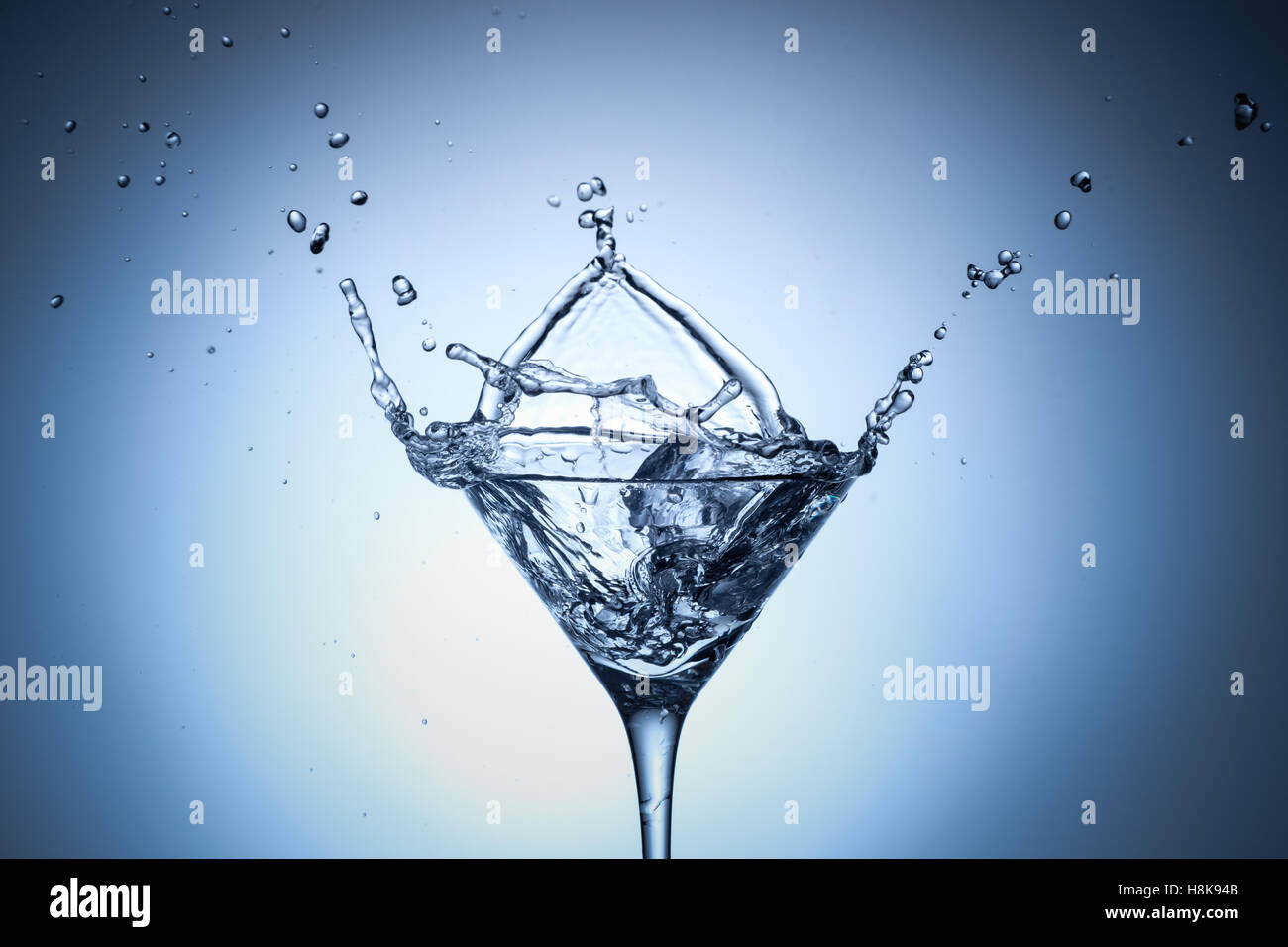 Water splash in glass with ice cubes Stock Photo - Alamy