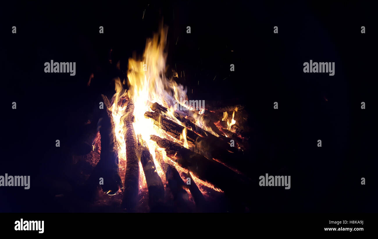 Bonfire lit at a picnic in a forest Stock Photo - Alamy