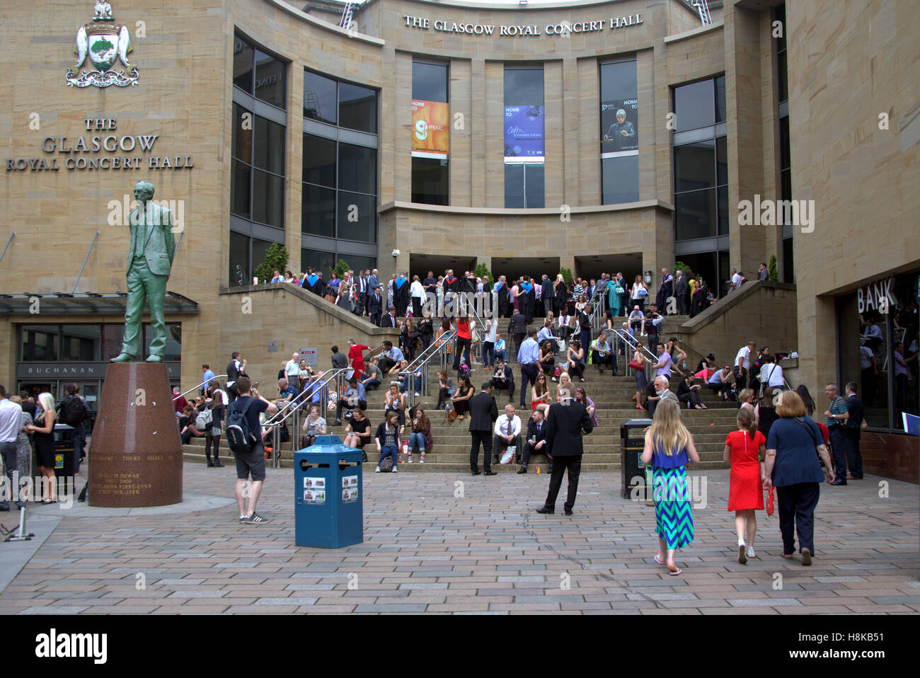 University of glasgow graduation hi-res stock photography and images ...