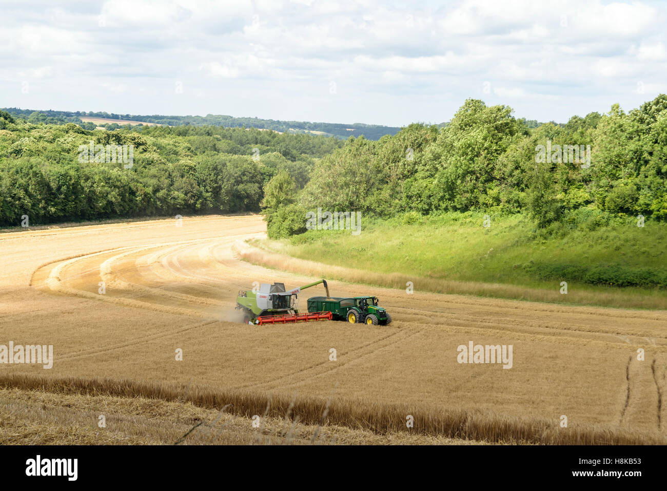 A Claas 750 Lexion Combine Harvester working the fields in Kent Stock ...