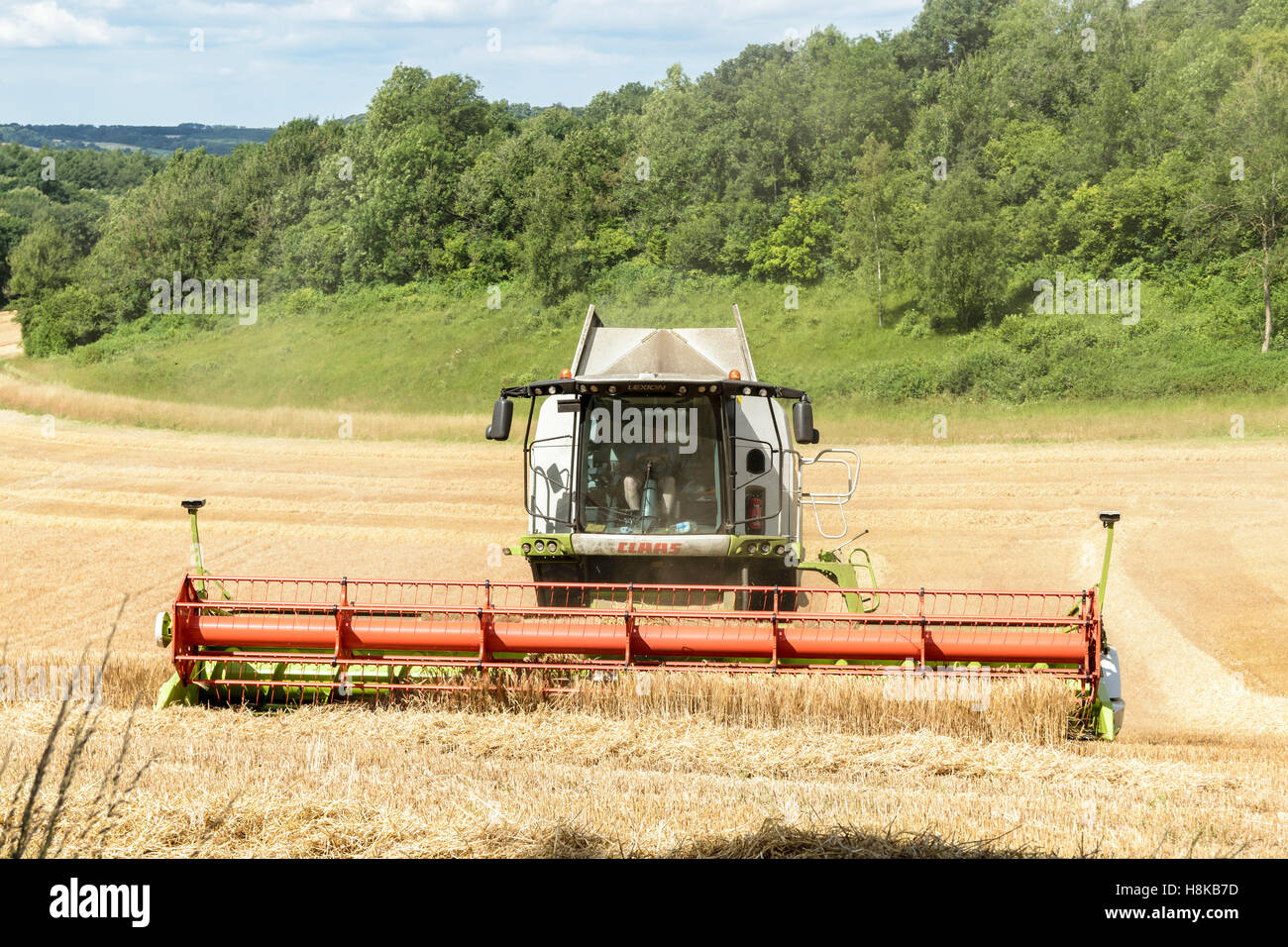 A Claas 750 Lexion Combine Harvester working the fields in Kent Stock ...