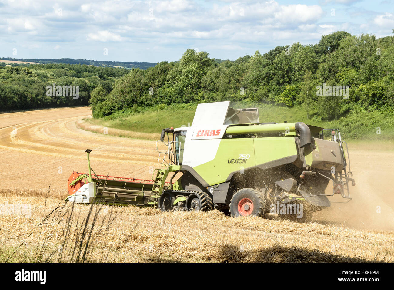 A Claas 750 Lexion Combine Harvester working the fields in Kent Stock ...