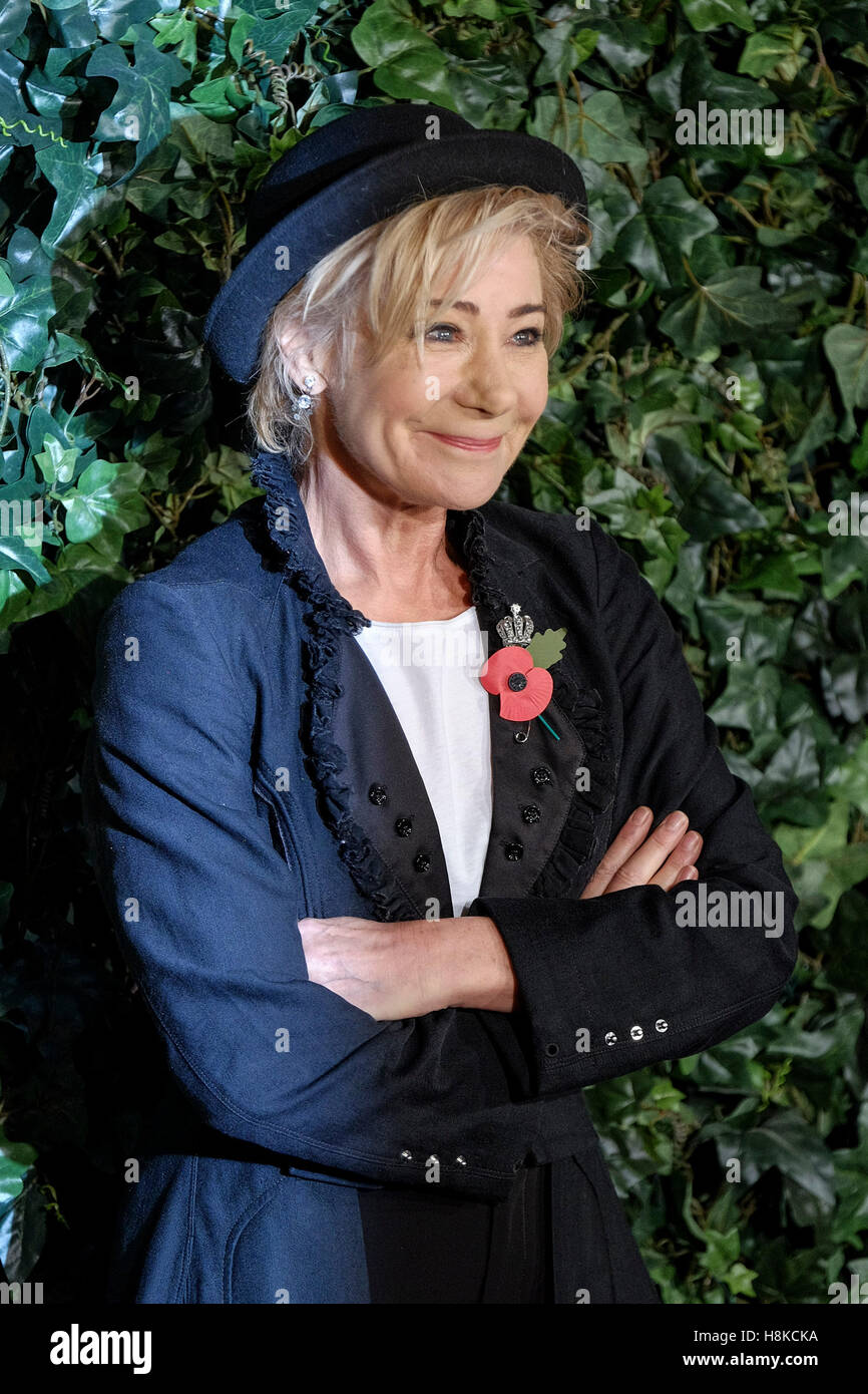 Zoe wanamaker hi-res stock photography and images - Alamy