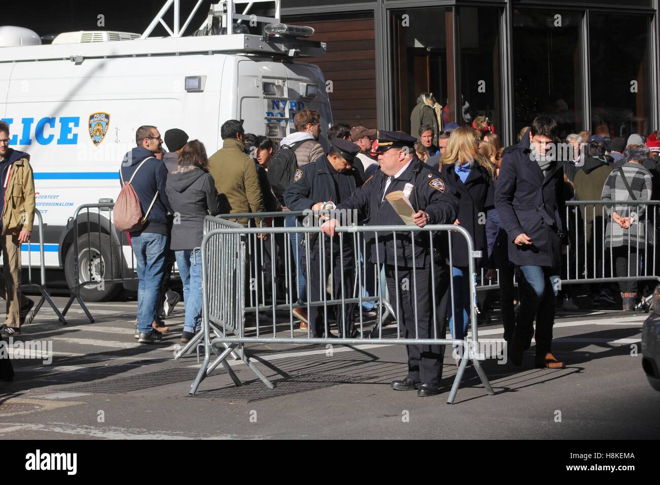 Police controlling crowd us hi-res stock photography and images - Alamy