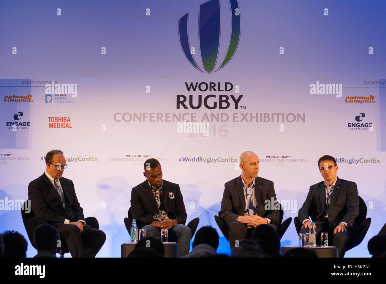 London, UK. 14th November 2016. (l-r) Giles Morgan (Global Head of ...