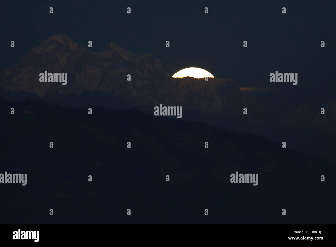 November 14, 2016 - Kathmandu, Nepal - The super moon appears from ...