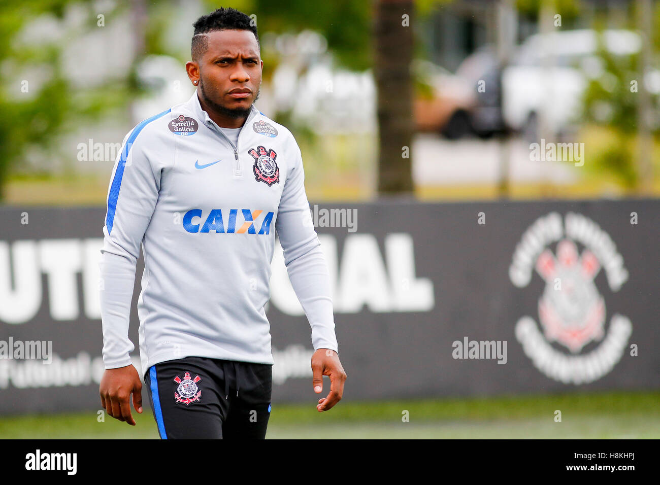 SÃO PAULO, SP - 14.11.2016: TREINO DO CORINTHIANS - Willians during ...