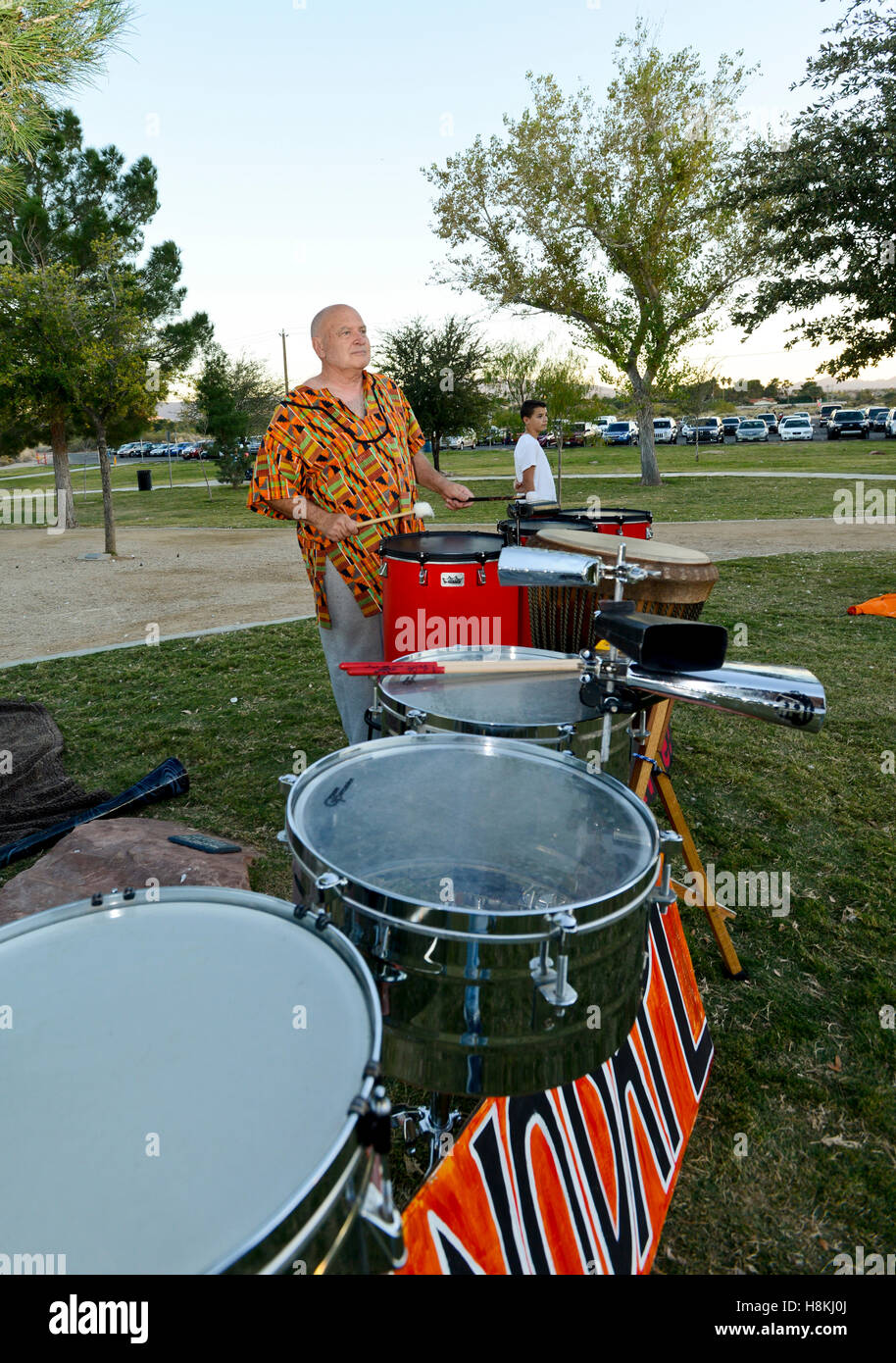 Native american drum circle hi-res stock photography and images - Alamy