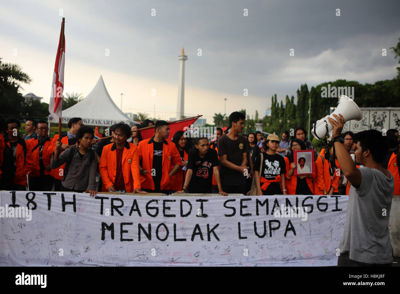 Jakarta, Jakarta, Indonesia. 14th Nov, 2016. Student groups from Atma ...
