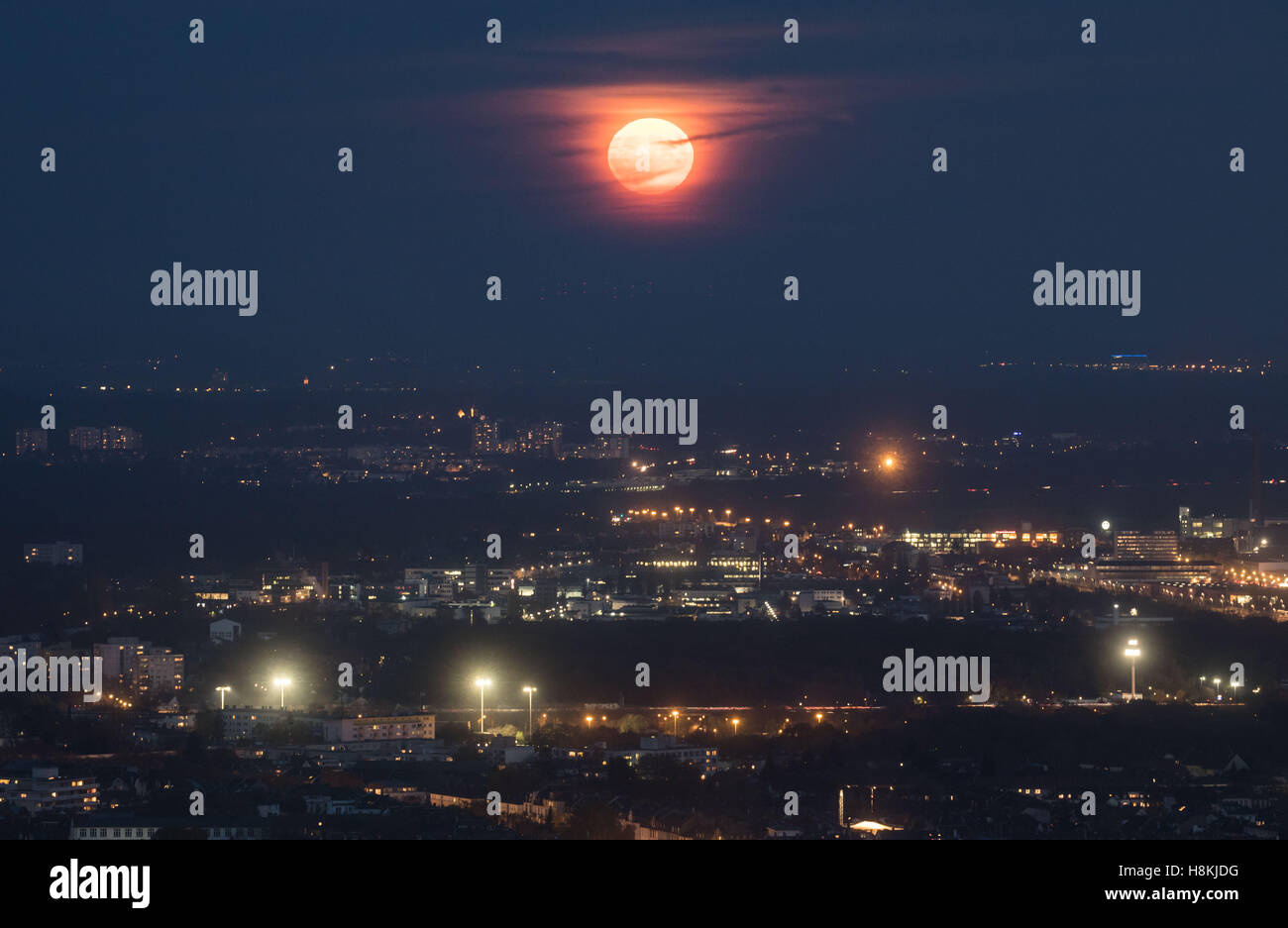 Frankfurt, Germany. 14th November, 2016. The full moon shining through ...