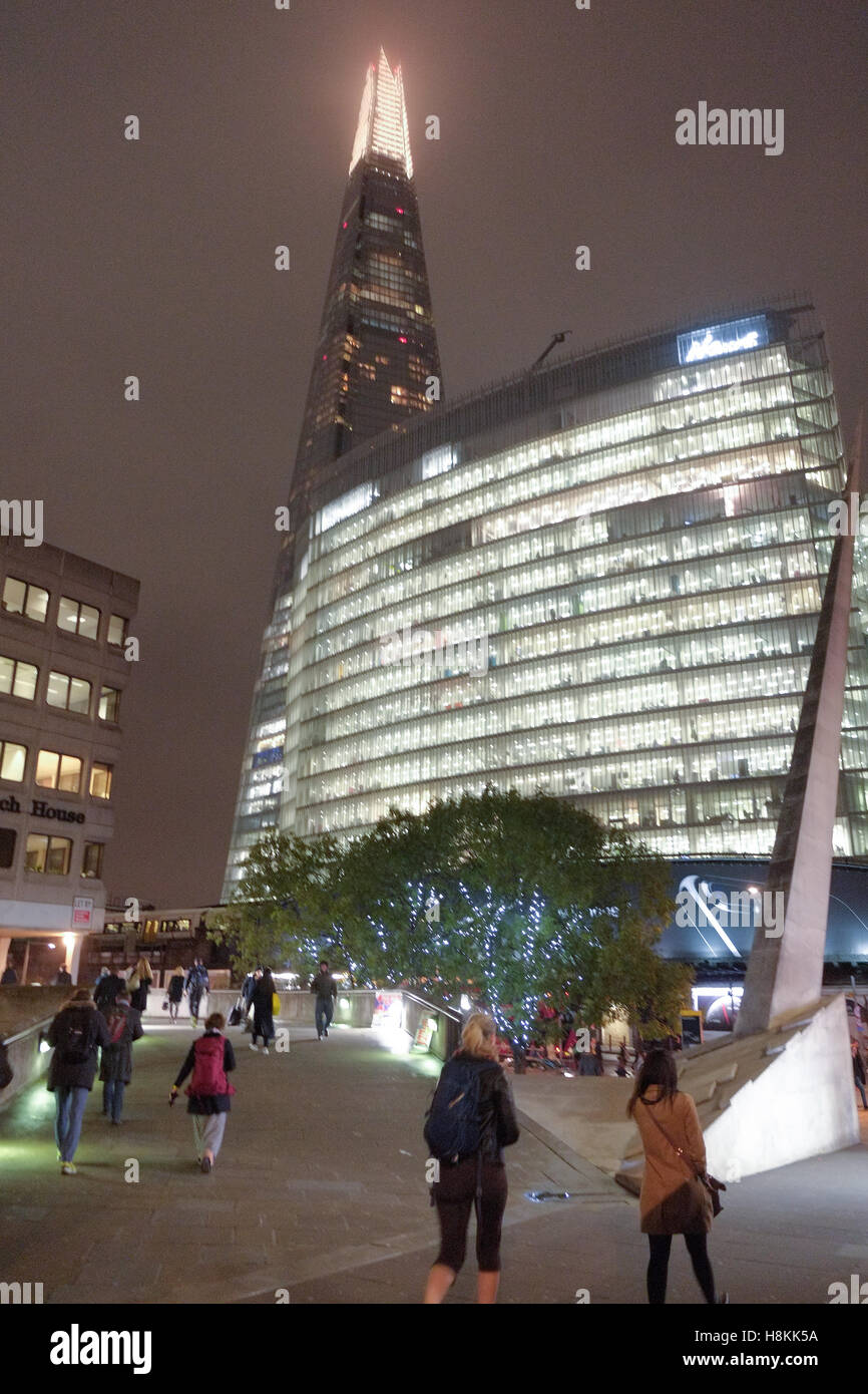 London, UK. 14th November 2016. Very cloudy and overcast evening beside ...