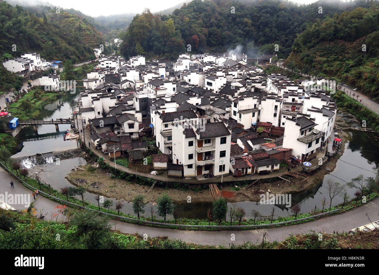 Wuyuan. 14th Nov, 2016. Photo taken on Nov. 14, 2016 shows the Jujing ...