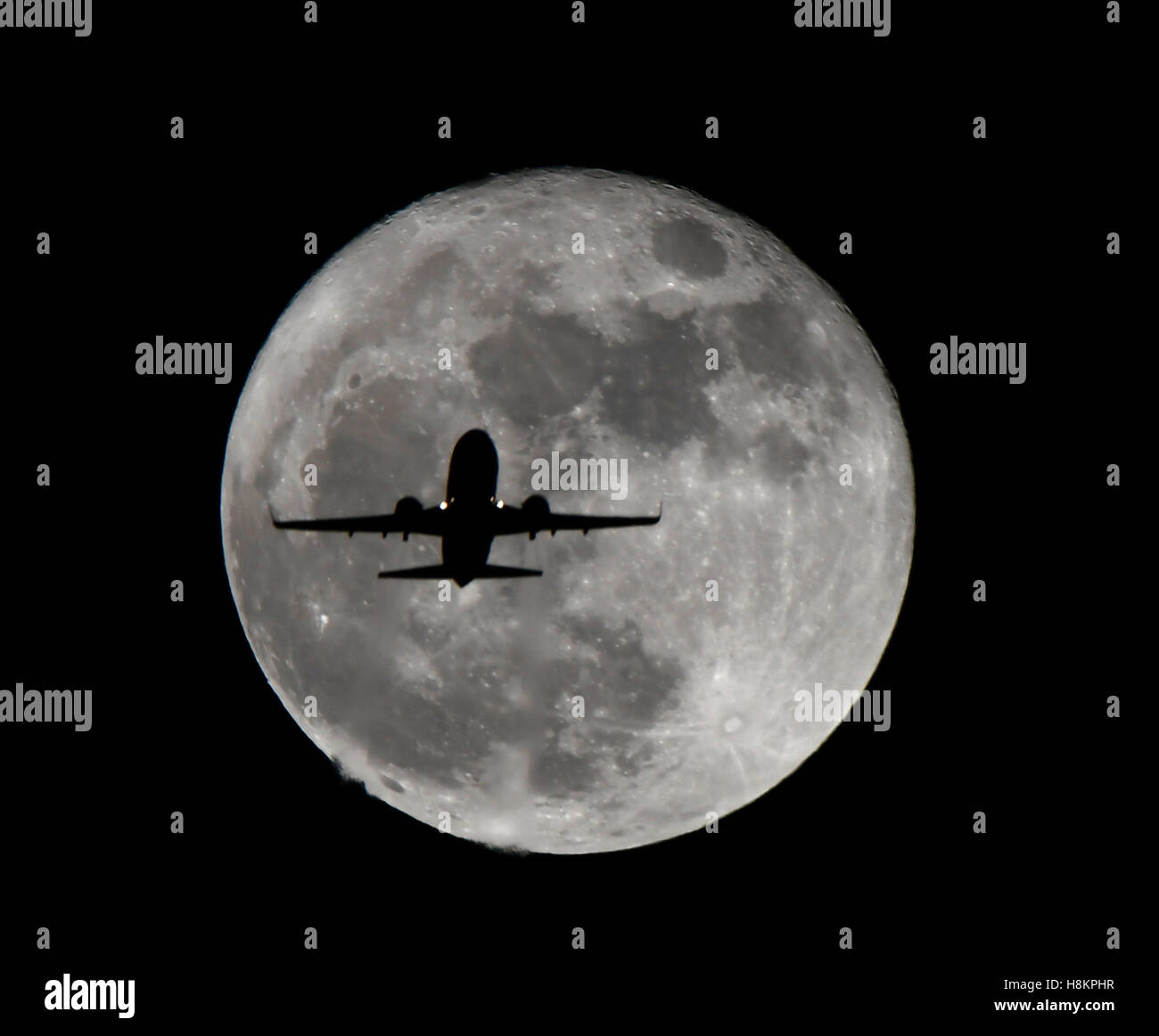 Moons orbit around earth hi-res stock photography and images - Alamy