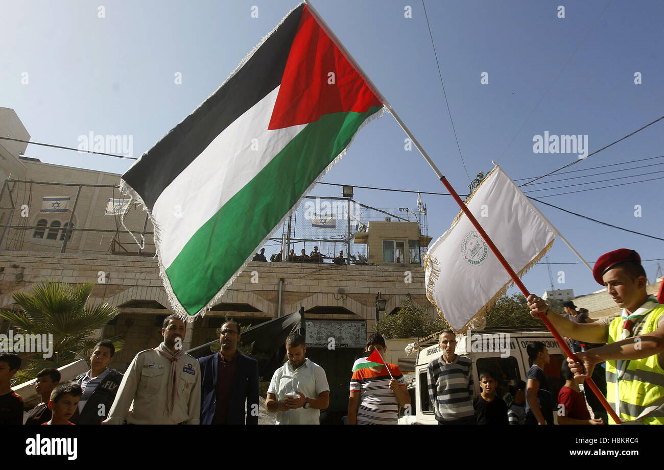Hebron, West Bank, Palestinian Territory. 15th Nov, 2016. Palestinian ...
