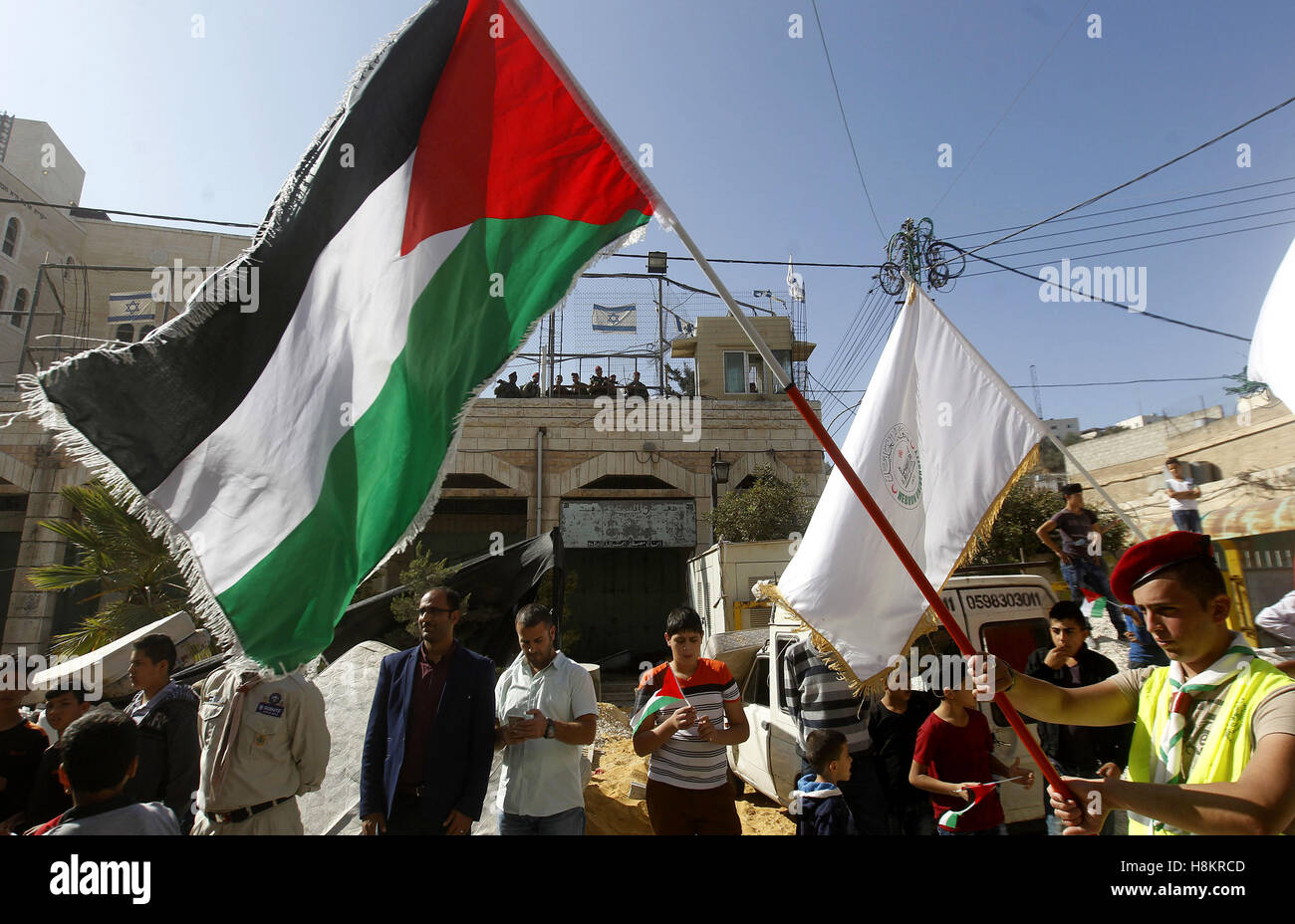 Hebron, West Bank, Palestinian Territory. 15th Nov, 2016. Palestinian ...
