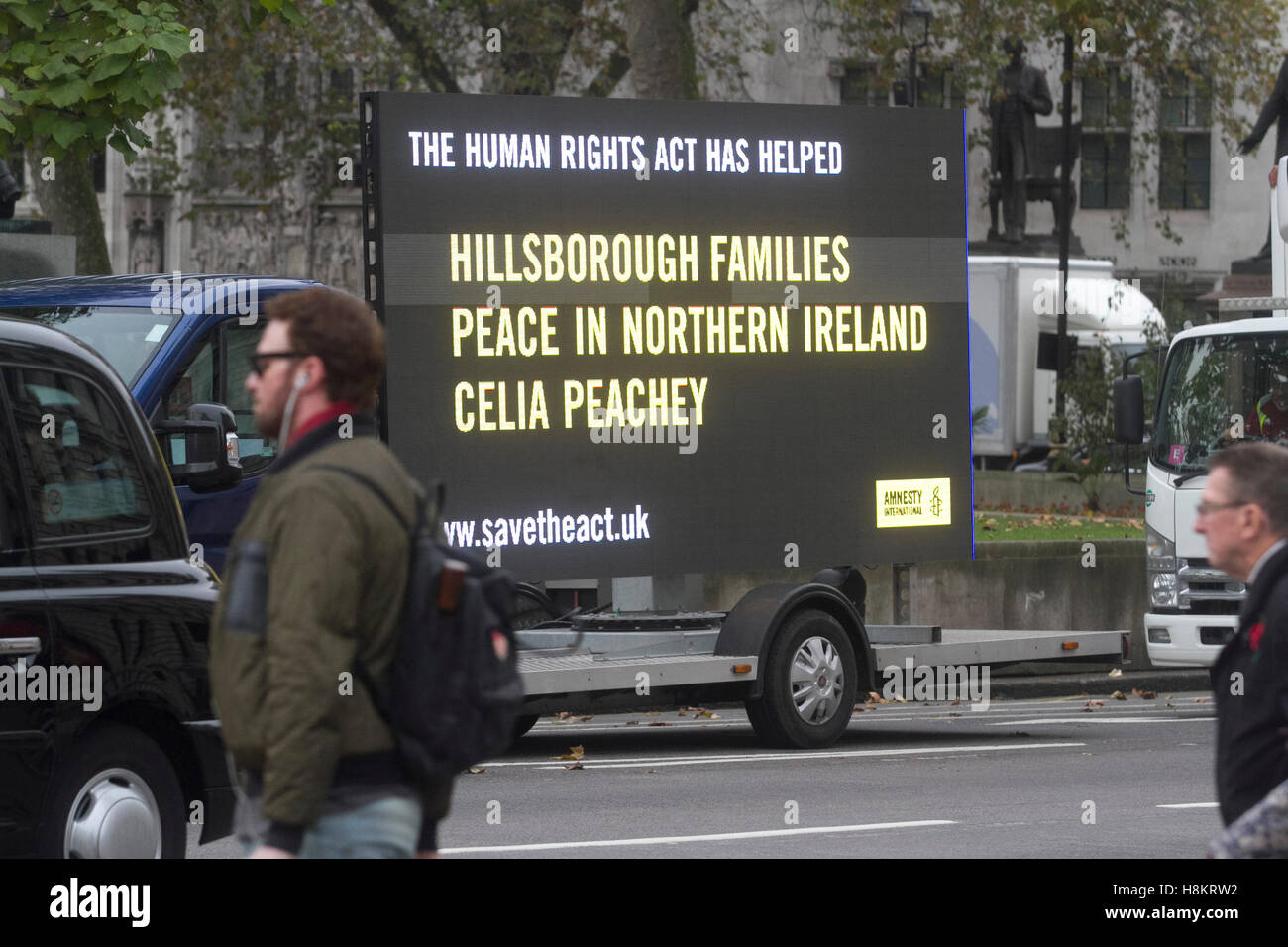 London, UK. 15th November 2016. Amnesty International runs ads to ...
