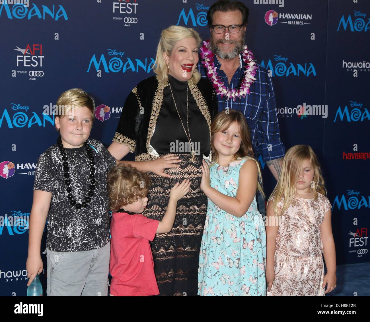 Tori spelling and dean mcdermott 2016 hi-res stock photography and ...