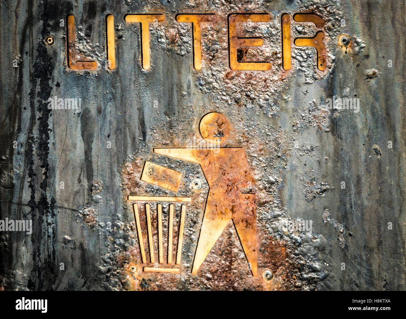 Litter hi-res stock photography and images - Alamy