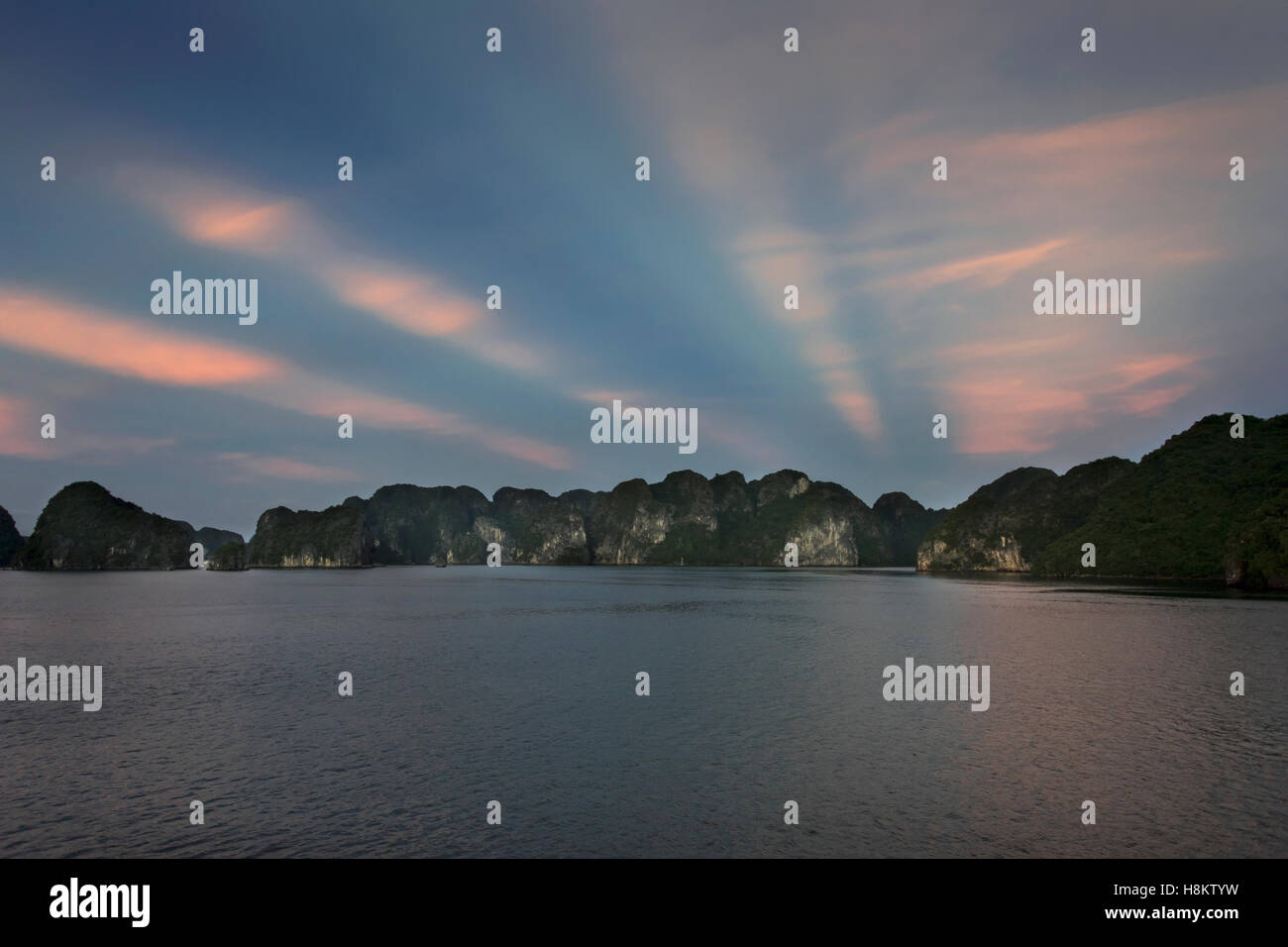 Long sun rays setting hi-res stock photography and images - Alamy