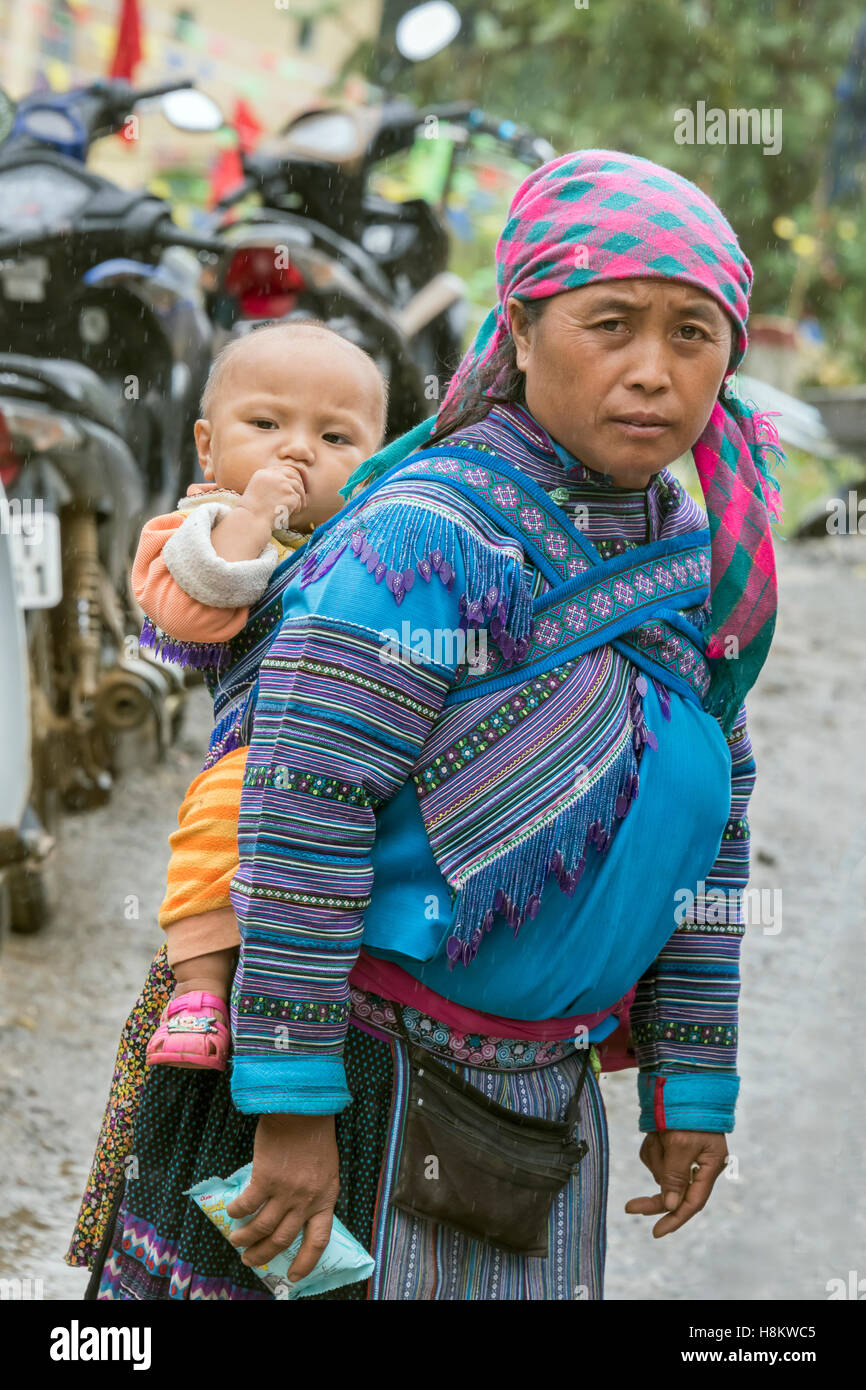 Blue green Hmong mother and baby, Coc Ly market near Sa Pa, north ...