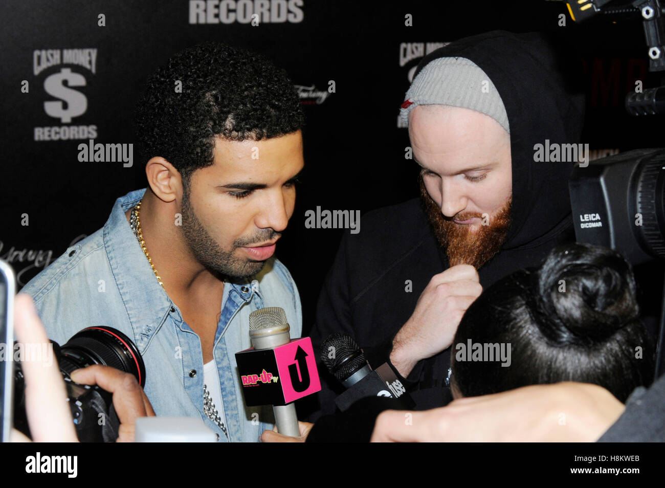 Aubrey "Drake" Graham and OB Obrien doing an interview with Rap-Up TV ...