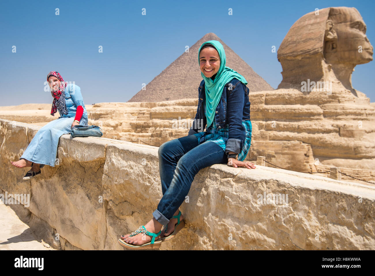 Sphinx in front of pyramids High Resolution Stock Photography and ...