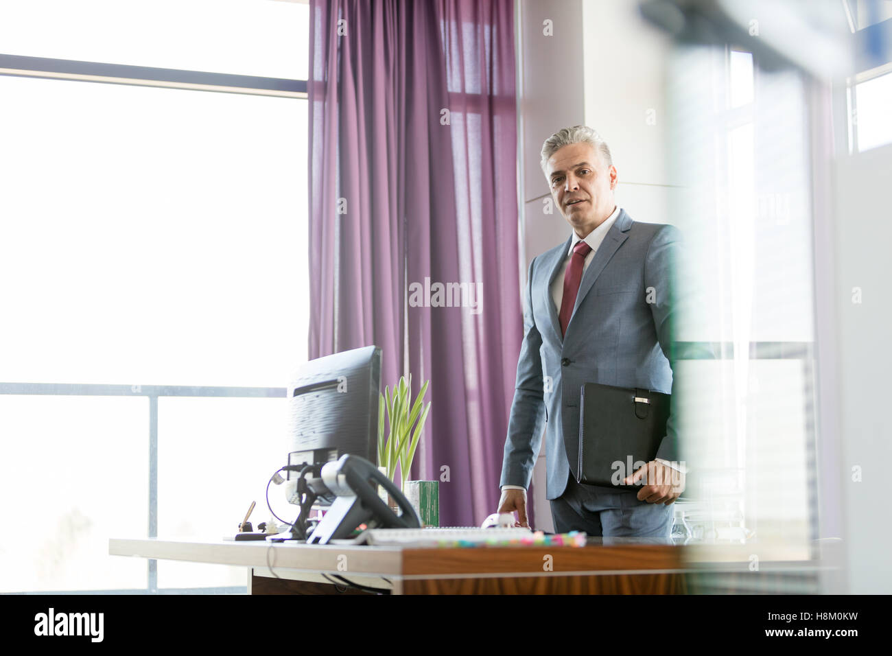 File suit hi-res stock photography and images - Alamy