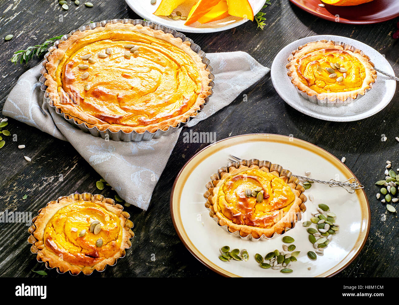Baking pumpkin pie hi-res stock photography and images - Alamy