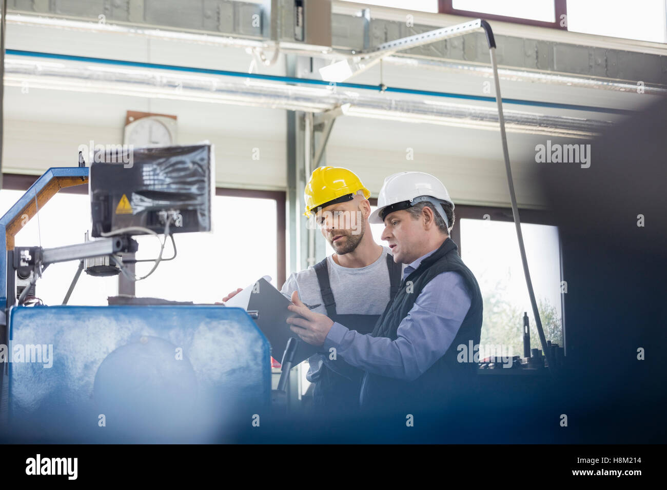 Manual workers male hi-res stock photography and images - Alamy