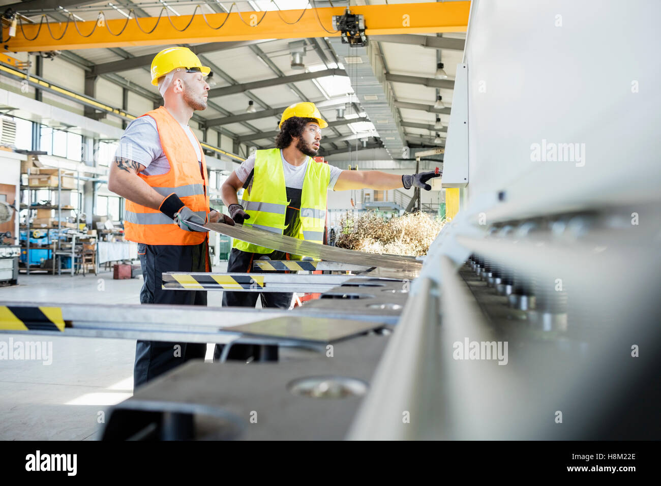 Manual workers male hi-res stock photography and images - Alamy