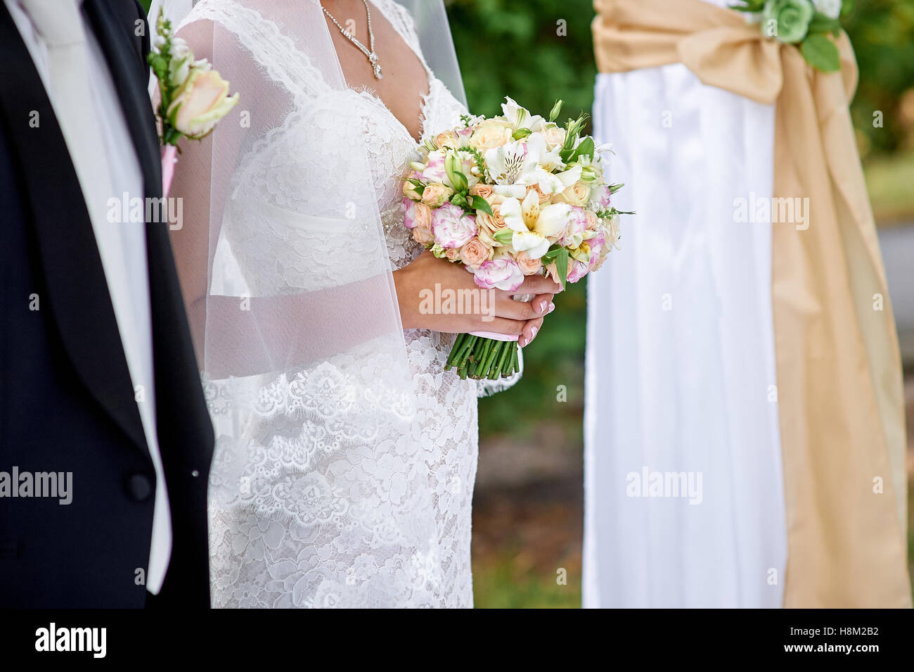 bride and groom stand under the arch at the wedding ceremony Stock ...