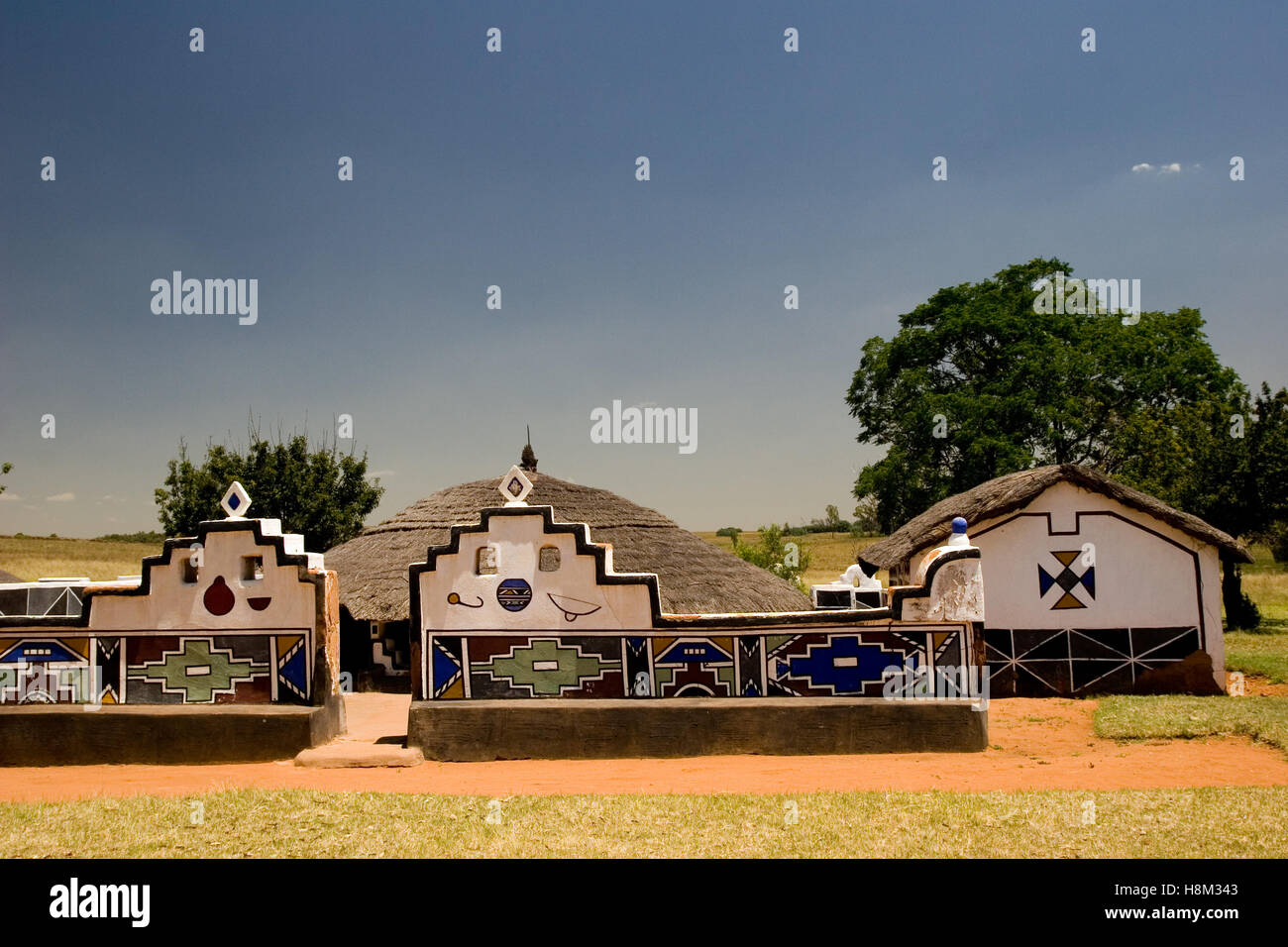 Ndebele house hi-res stock photography and images - Alamy