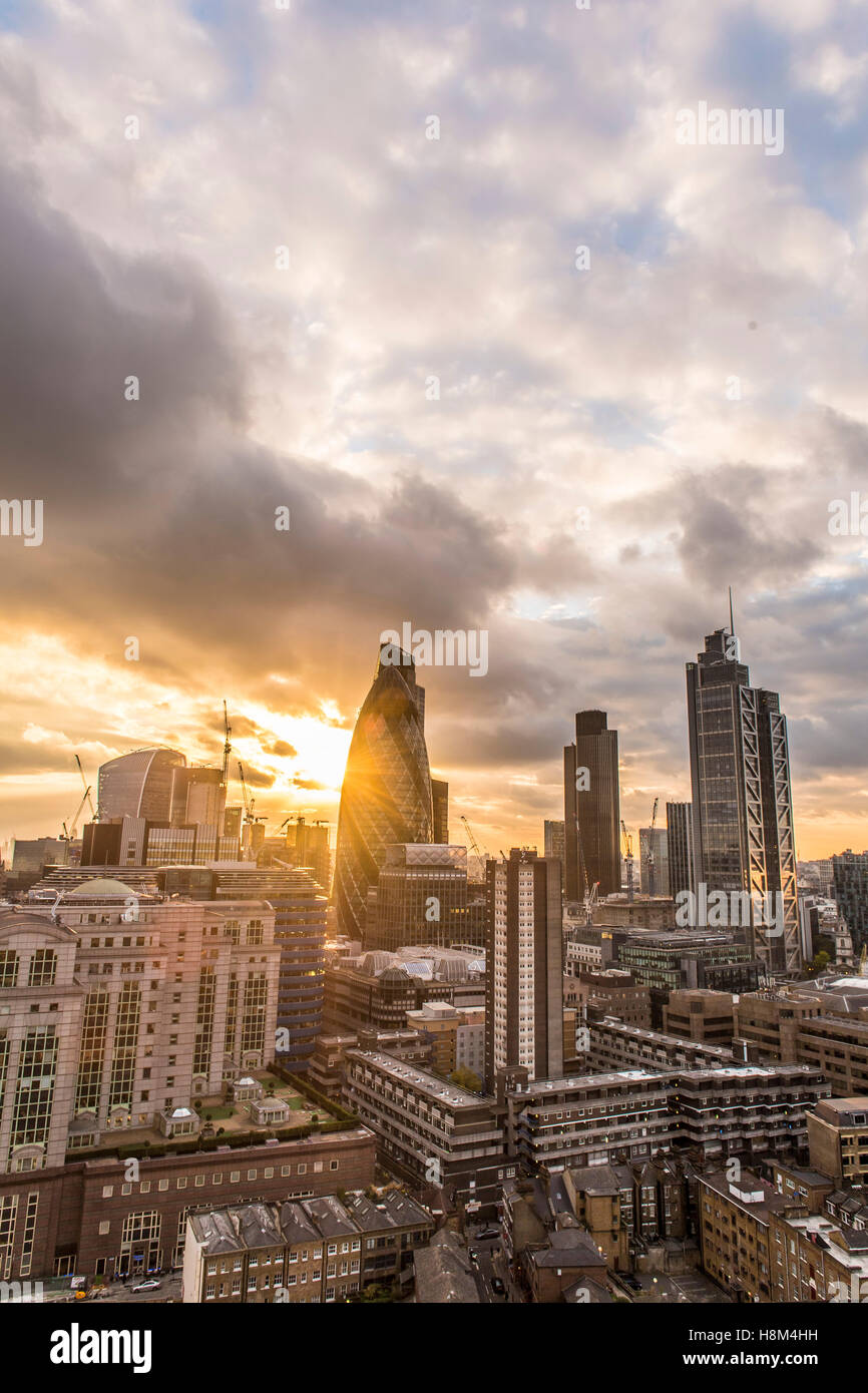 a London skyline, cityscape, high rise, skyscraper, the Gherkin, Tower ...