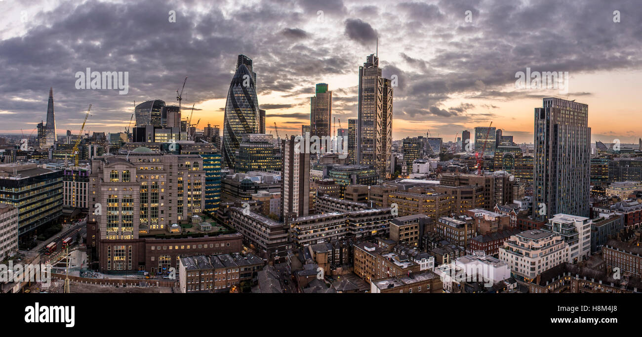 a London skyline, cityscape, high rise, skyscraper, the Gherkin, Tower ...