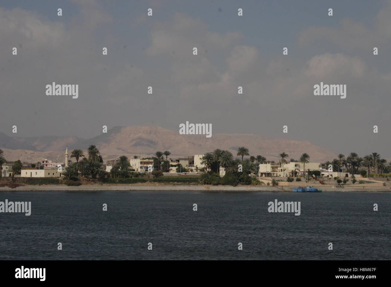 Nile with mountains hi-res stock photography and images - Alamy