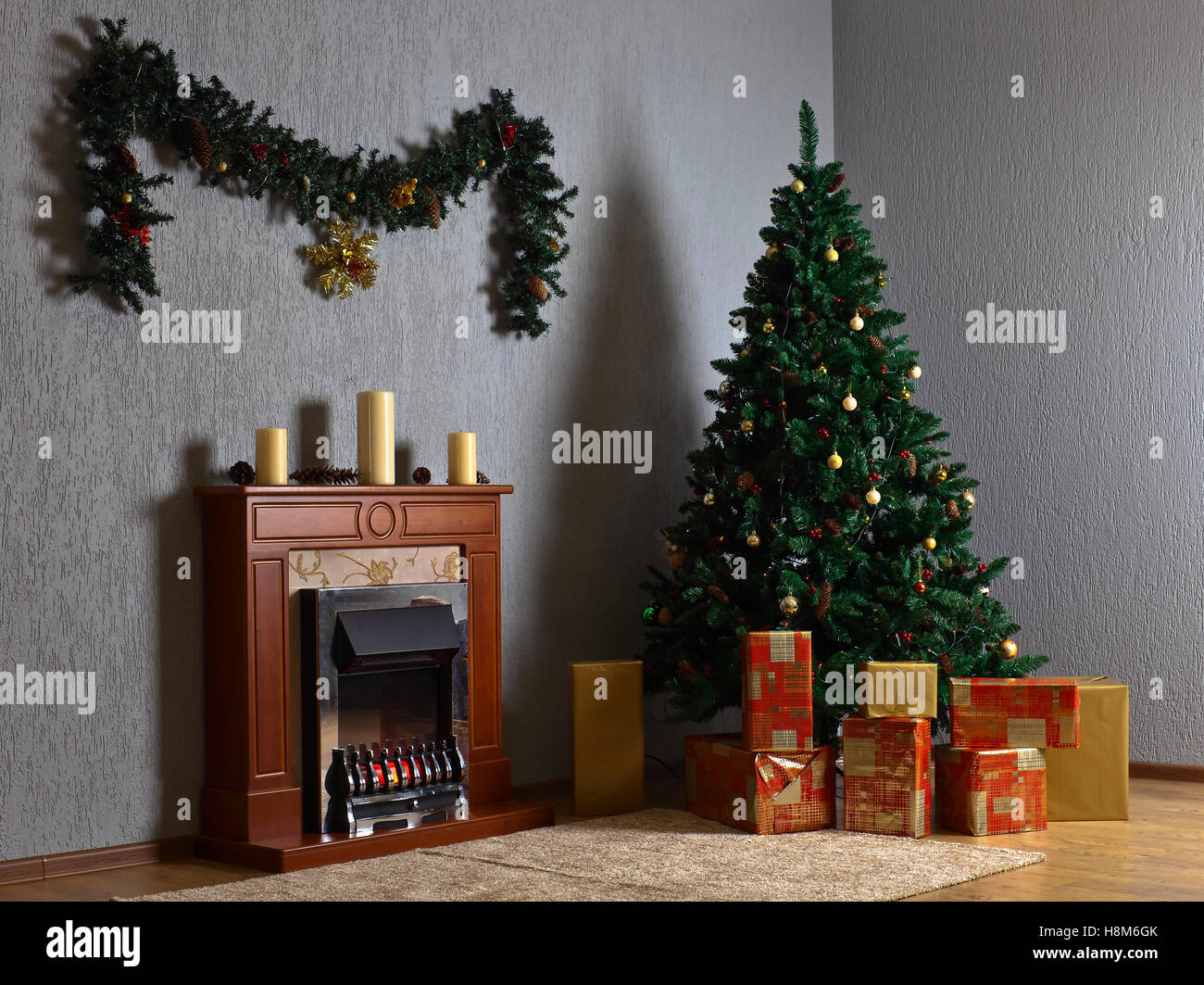 Christmas tree with gifts and fireplace in an empty room Stock Photo ...