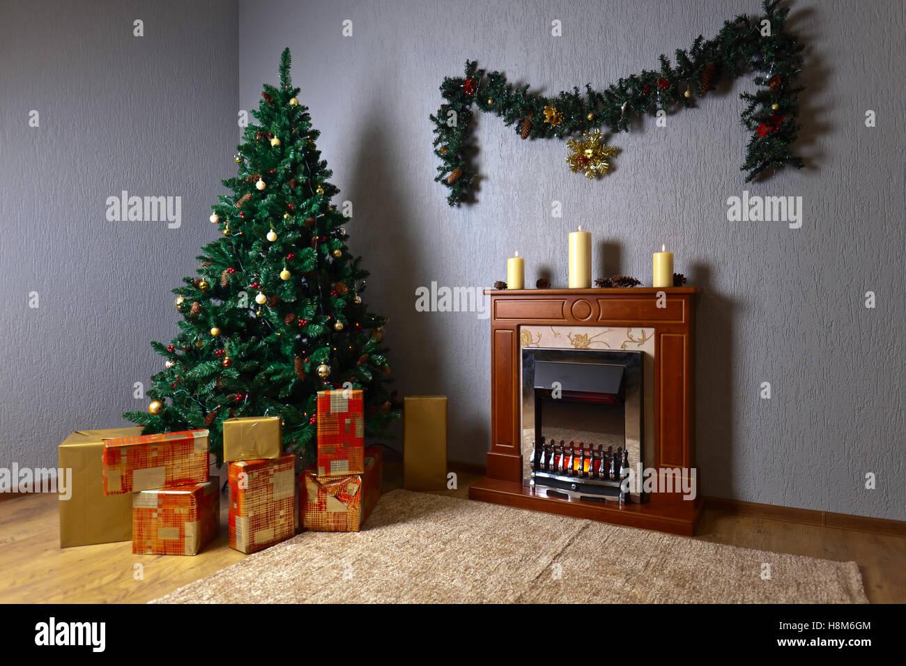 Christmas tree with gifts and fireplace in an empty room Stock Photo ...