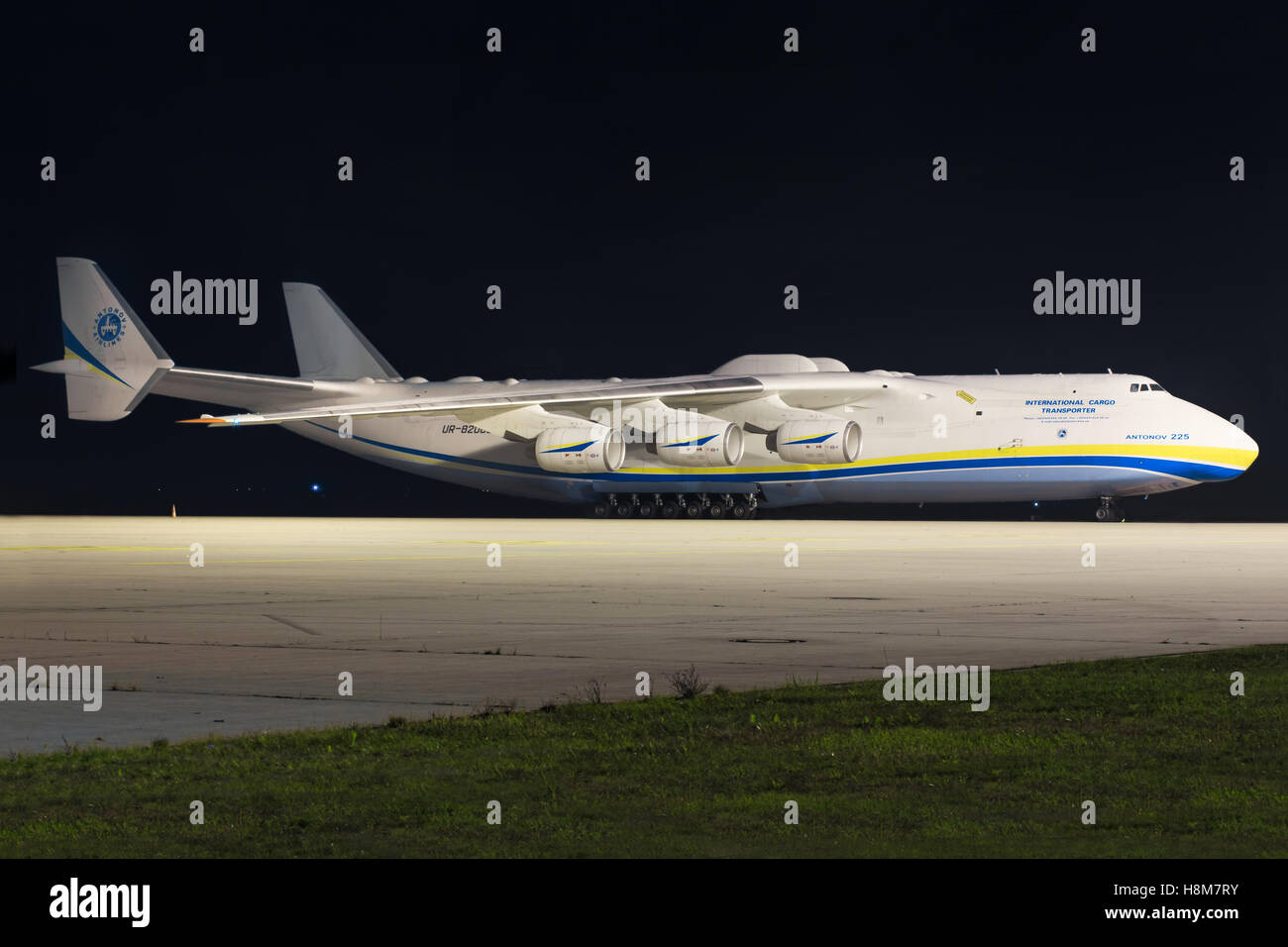 Ukrainian plane antonov 225 mriya hi-res stock photography and images ...