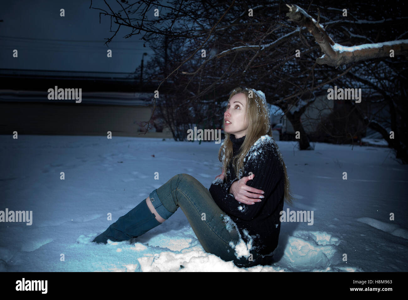 The young frozen woman under the falling snow Stock Photo - Alamy