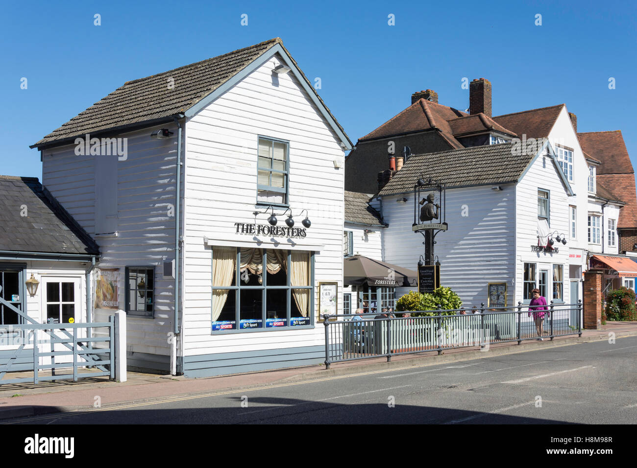 Horley town centre hi-res stock photography and images - Alamy