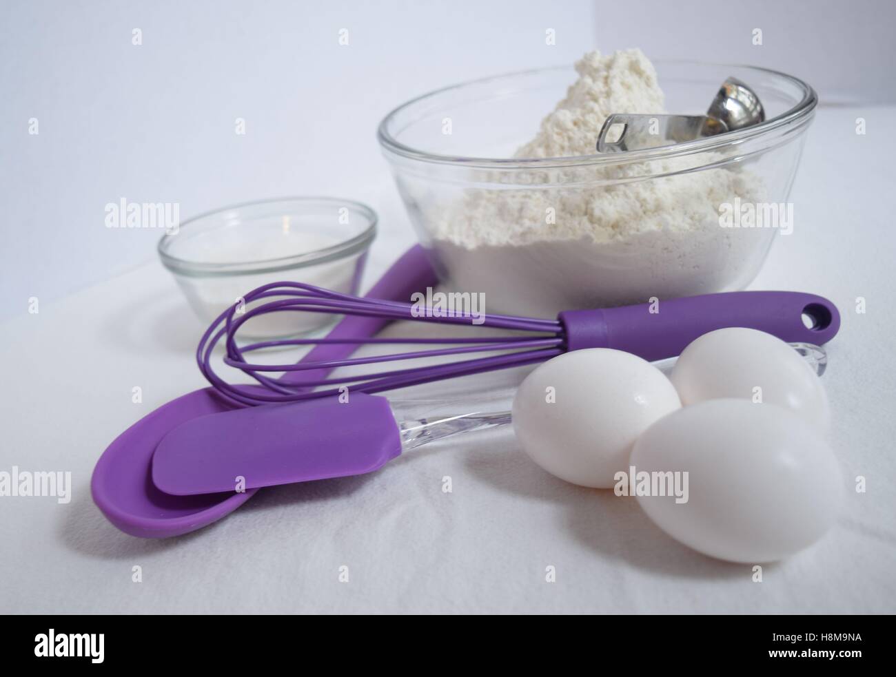 Kitchen utensils dishes baking hi-res stock photography and images - Alamy