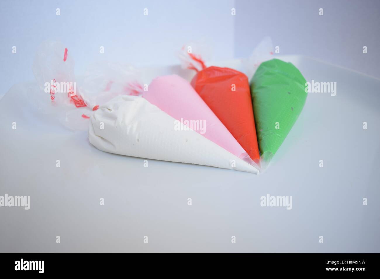 Royal icing cake hi-res stock photography and images - Alamy