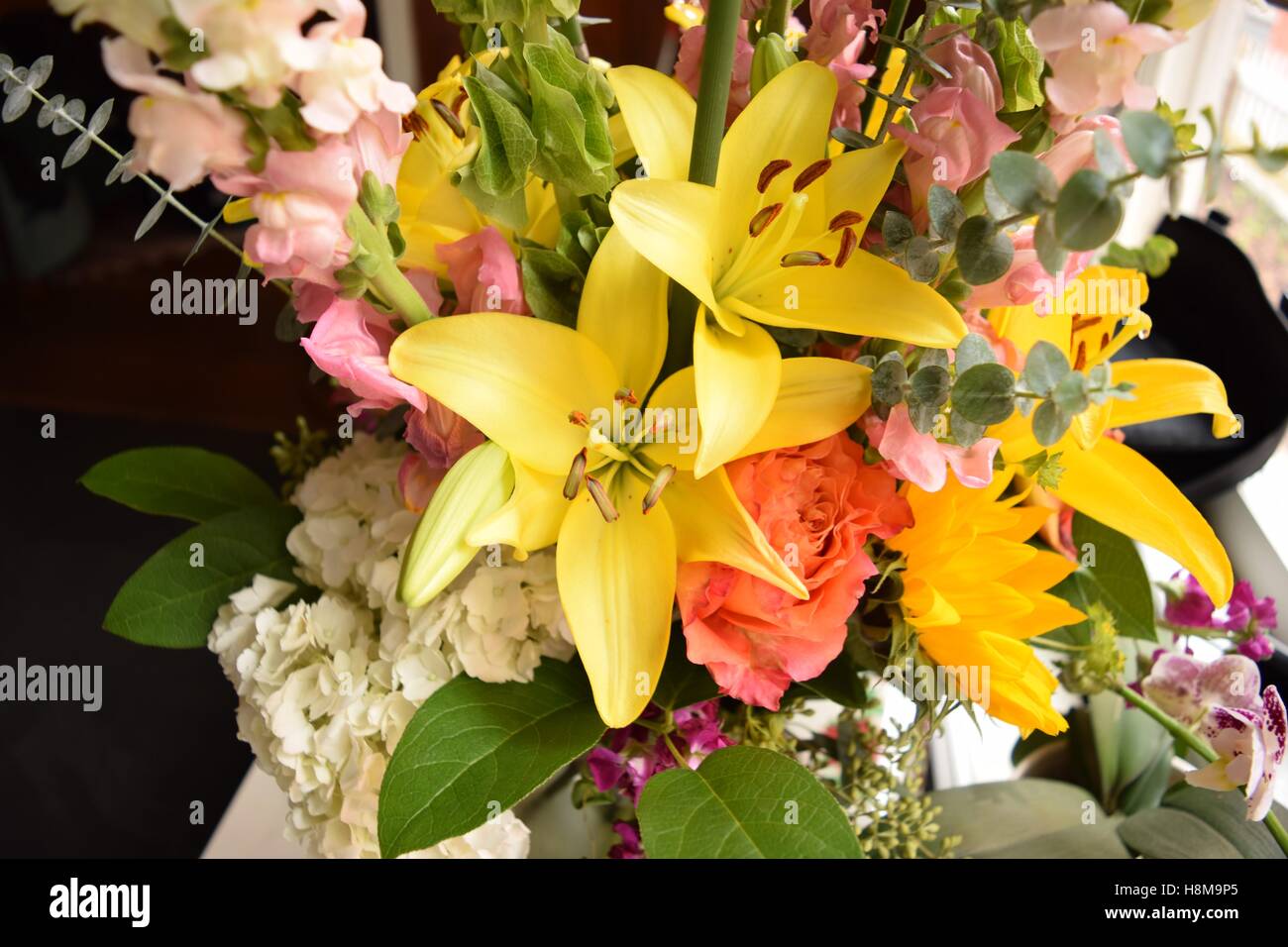 Lily flower bouquet Stock Photo - Alamy